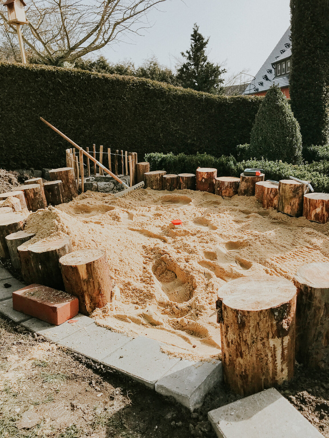 Baumstamm Sandkasten Umrandung